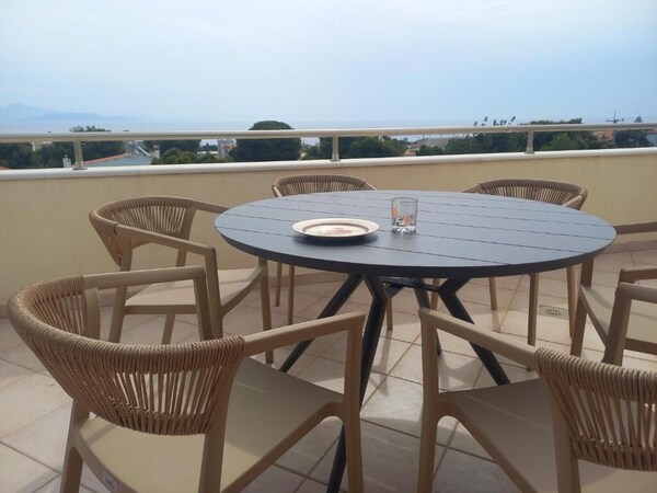 Salty Sea Breeze Nearby Athens Airport - Cyclades