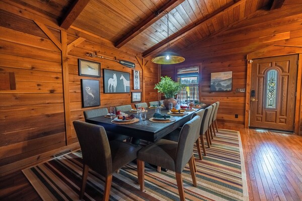 Large Cabin On A Quiet .5 Acres! Game Room, Hot Tub, Sauna, Fire Pit, Etc. - Monteagle, TN