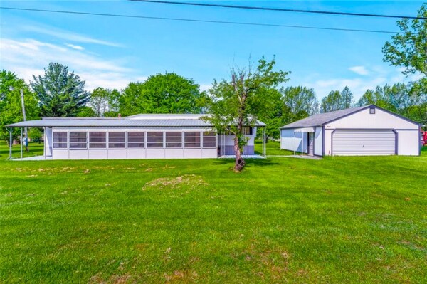 Charming Mobile Home With Wifi, Ac  Sleeps 6 .\N7 Mins From Pymatunning Lake - 에리 호
