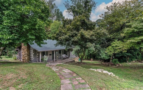 Unique And Historic Cabin In Wake Forest Downtown. - Wake Forest, NC