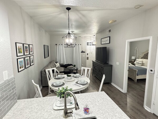 Dream Stay Disney! Charming 3 Bedroom Themed Rooms /Sleeps 10/ Pet Friendly - Kissimmee, FL