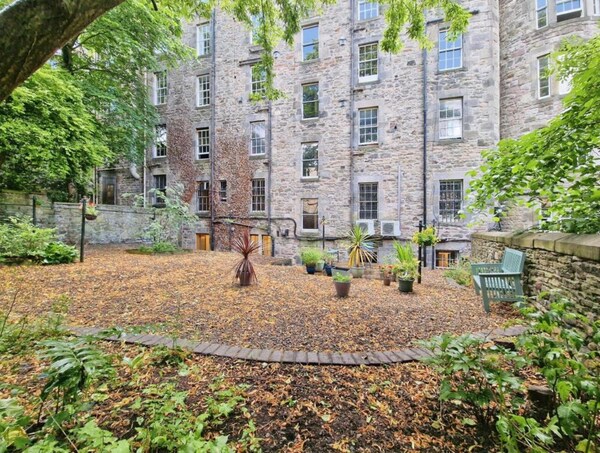 Elegant Edinburgh City Centre Flat-st James Centre - Edinburgh