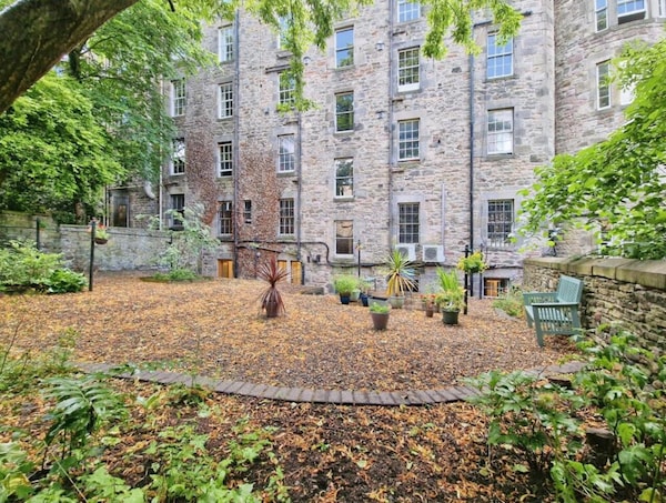 Elegant Edinburgh City Centre Flat-st James Centre - Edinburgh