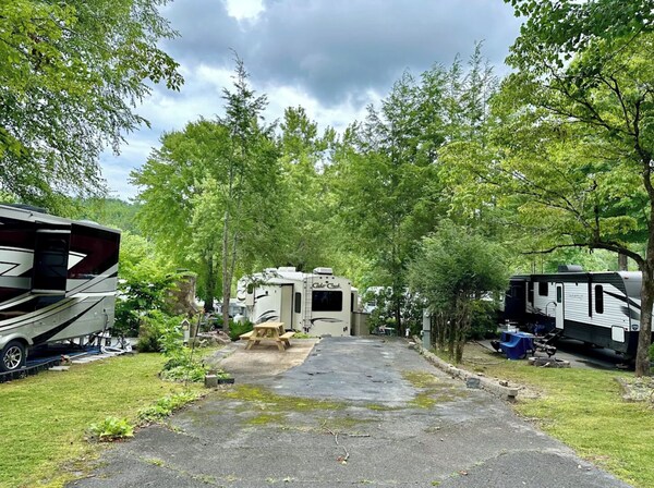 Crofty Bear - Empty Rv Site In Gatlinburg - Wifi & Water/electric/sewer Hookups - Great Smoky Mountains National Park