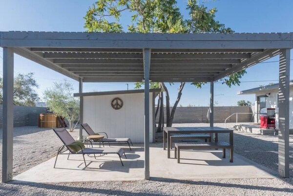 Joshua Tree Base Camp: Your Home Base For Exploration And Relaxation. - Joshua Tree, CA