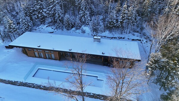 The Retreat - Mountain Chalet - Piscine & Spa - Québec