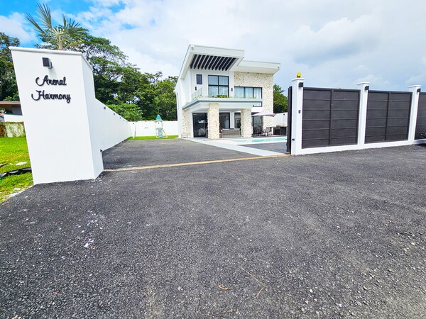 Charming 3-bedroom Villa With Wifi, A/c In Welcoming La Fortuna - La Fortuna