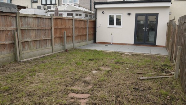Modern 2 Bedroom House In London_ Free Wifi And Parking - Dagenham