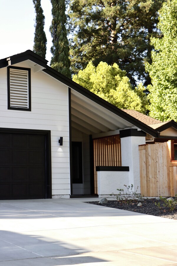New 4-bedroom House With Pool, Jacuzzi-prime Location Near Downtown And Airport! - Sacramento, CA