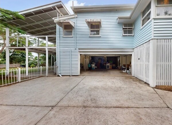 Charming Queenslander In Beachmere: Wifi, A/c, Netflix, Kayo, Sleeps Up To 10. - Redcliffe