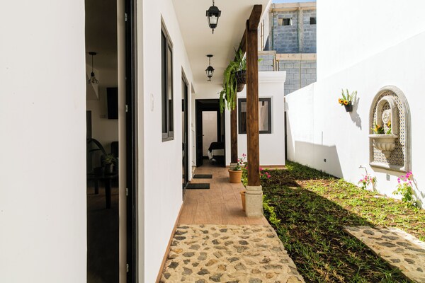Wonderful 3-bedroom House Close To Antigua - Ciudad Vieja
