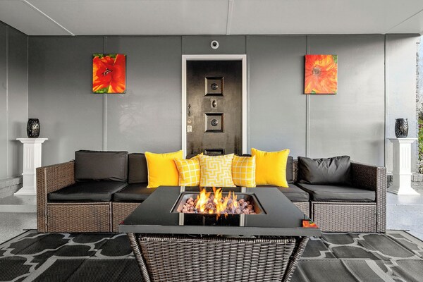 Serenity Spot- Charming 3-bedroom House 20 Minutes From The Airport. - 費爾本