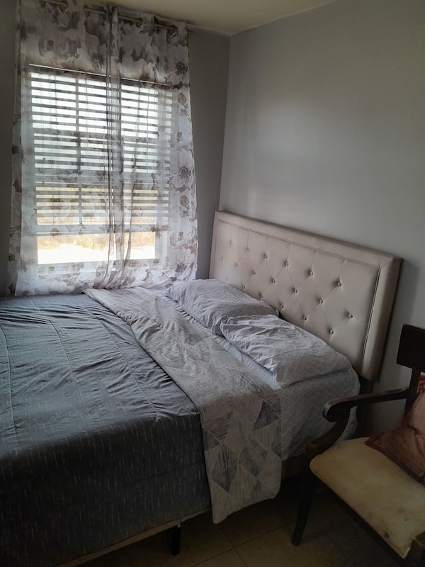 Nassau  Bed N Breakfast -5 Mins To Beach & Down Town Wifi, Ac - Nassau