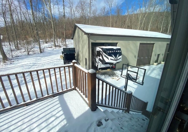 Apt. Above Detached Garage - Black Moshannon State Park, Philipsburg