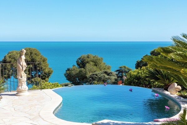 Luxurious 5-bd Villa, 5 Minutes Walking To The Beach - Saint-Jean-Cap-Ferrat