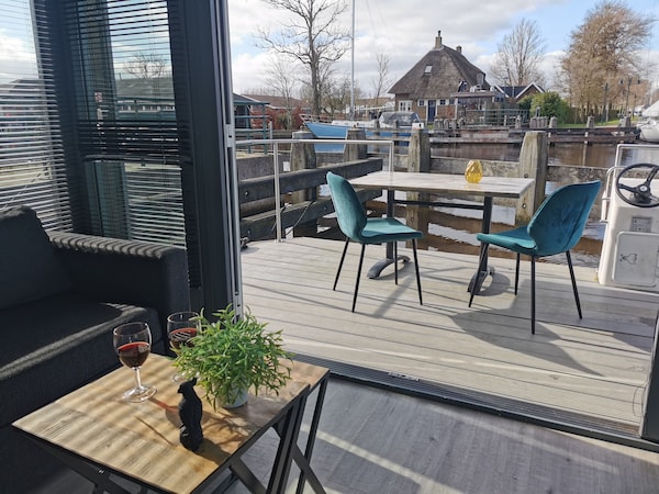 Mieten Sie Ein Luxus-hausboot Im Und Auf Dem Wasser Im Wassersportdorf Heeg! - Lemmer