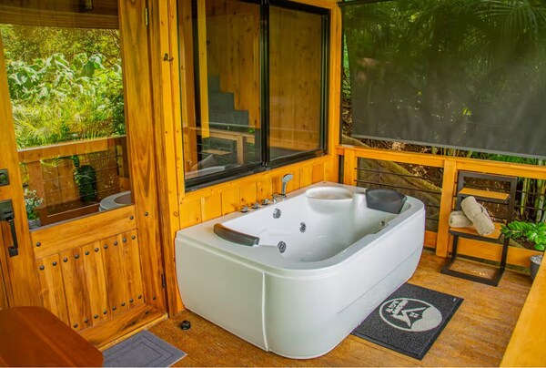 Discover Romantic Cabin With Jacuzzi Near La Fortuna At Only 25 Min Drive - La Fortuna