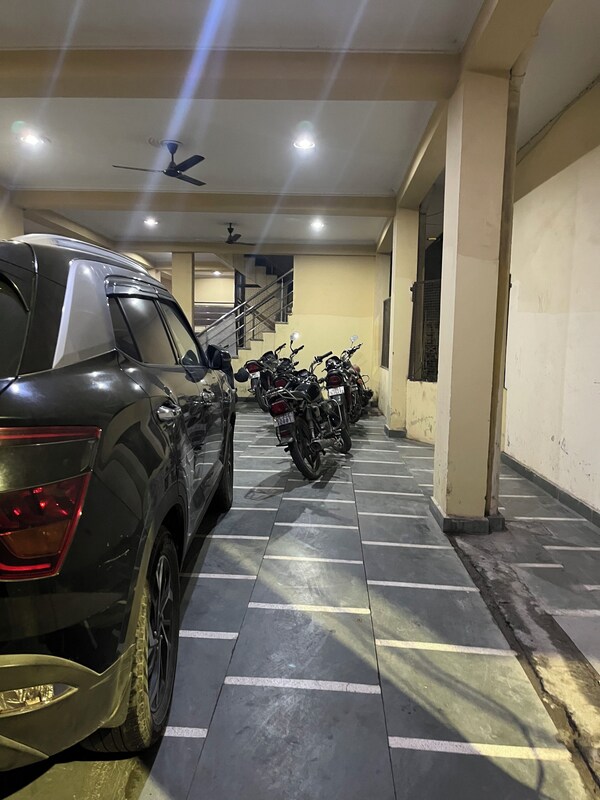 Cozy 1-bedroom Apartment In Fantastic Faridabad With Wifi, Ac And Work Tabel - Faridabad