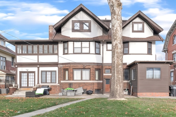 Spacious 5 Br House In The Historic Virginia Park District Of Midtown Detroit. - Dearborn, MI