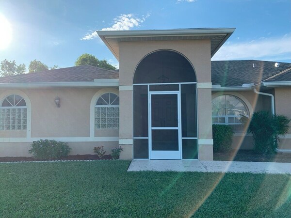 The "Elegant Suite" A Stylish, Luxurious Sanctuary In The Heart Of Cape Coral Fl - Fort Myers, FL