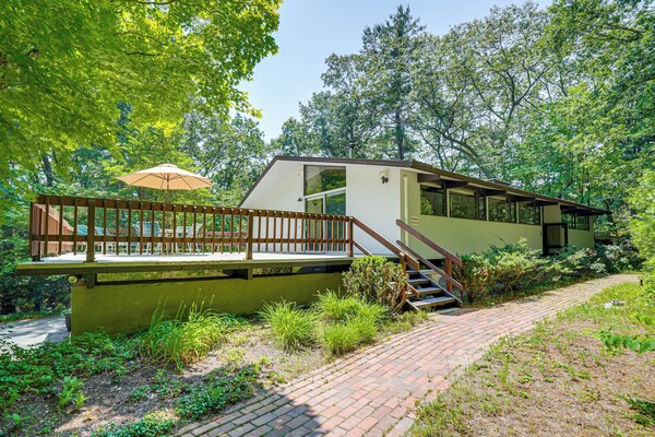 Trail Access On-site: Gorgeous Mcm Deck House! - Weston, MA