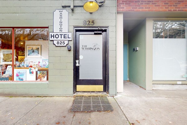 Charming Hotel Suite Just Steps Away From Downtown Port Townsend - Port Townsend, WA