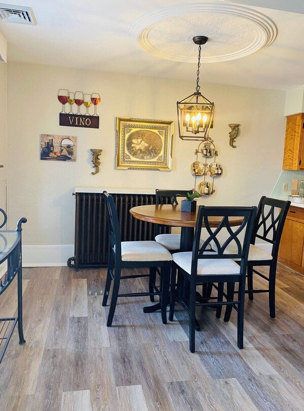 The Village Loft - A Charming Boutique Loft In New London Ohio - Findley State Park, Wellington