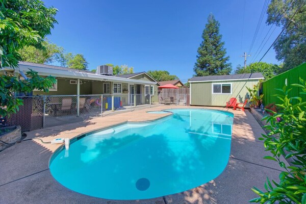 Calexpo/arden/hottub/pool/firepit/bbq/no Pet Fee - Sacramento, CA