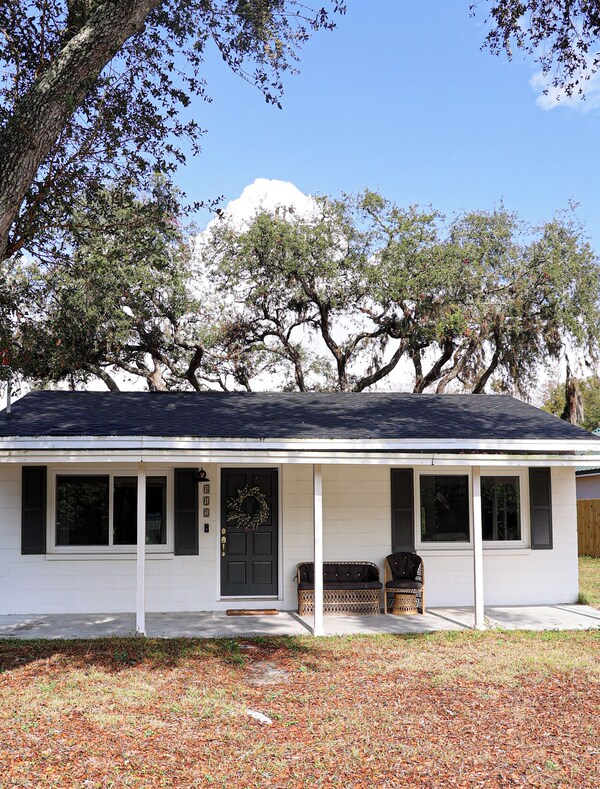 Chic & Cozy Retreat Near Tampa - Land O' Lakes, FL