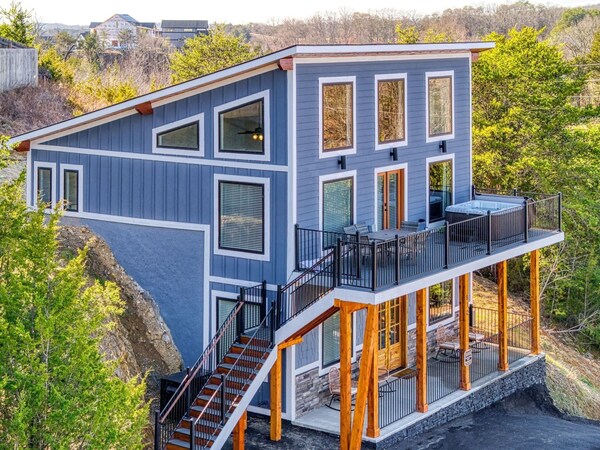 Kingfish Kreek Cabin, A Spacious 3bd 2bth Retreat W/ Stunning Mountain Views! - Sevierville, TN