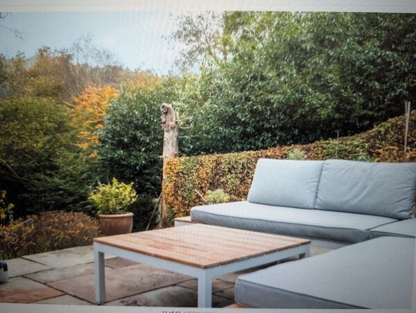 5bd House In The Forest - Farnham