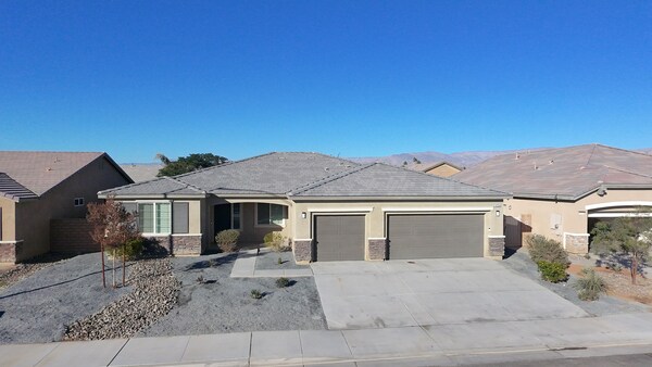 Airy Desert Getaway - Indio, CA