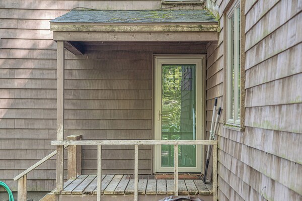 Charming 3-bedroom Lakefront Home - Tons Of Amenities Like Firepits And Wifi - Gaylord, MI