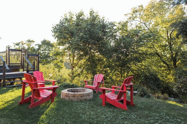 The Vue - Nestled By Roblin's Lake With A Hot Tub - Prince Edward
