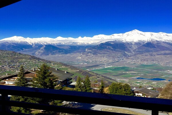 Apartment In Veysonnaz Near Ski Gondola - Canton of Valais