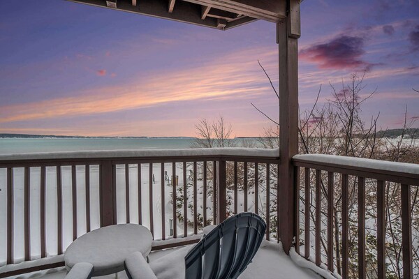 Beachside 220 Luxury Condo On The Beach - Traverse City, MI
