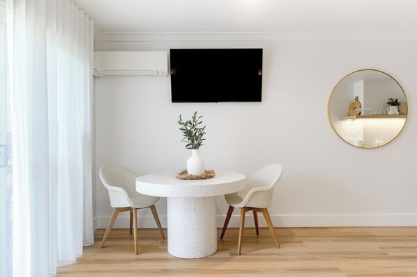 Noosa Palm Beach Retreat - Stylish Coastal Suite - Noosa Heads