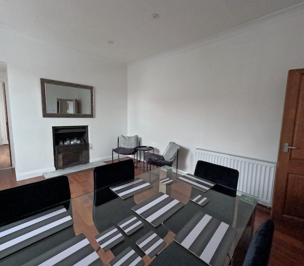 Troon Town Centre Apartment. Great For Golf, Beach, Coastal Walks And Much More. - Troon