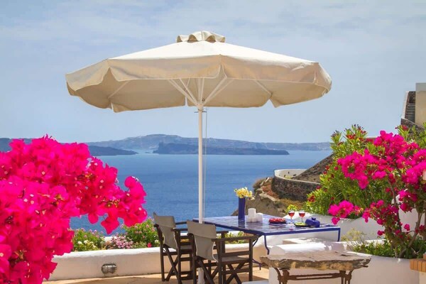Traditional Santorinian Cave House With Jacuzzi - Santorini