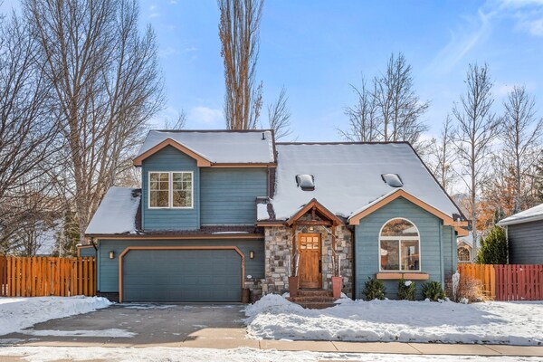 Deer Run Vista | Mid-valley, Sleeps 8, Lg Yard - Snowmass, CO