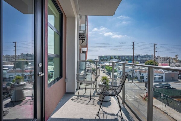 Level Hollywood: Luxe Stays In West Hollywood W/ Urban Oasis & Resort Amenities - Beverly Hills, CA