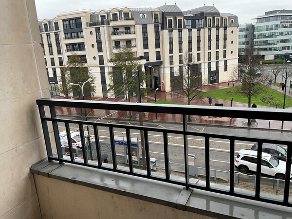 Apparemment Confortable Et Moderne - Clamart