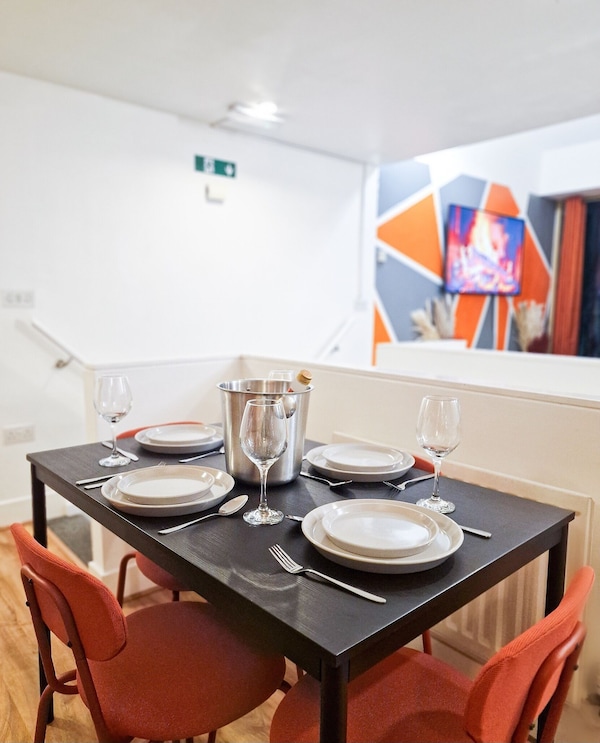 Spacious 4-bedroom Townhome In Enjoyable Coventry With Wifi - Kenilworth, UK