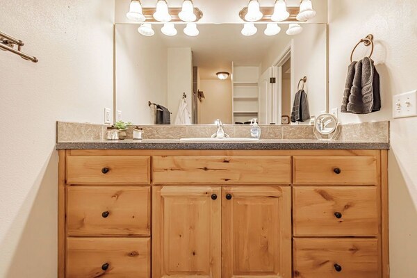 Spacious Retreat: Hot Tub, Game Room & Theater! - Idaho Falls, ID
