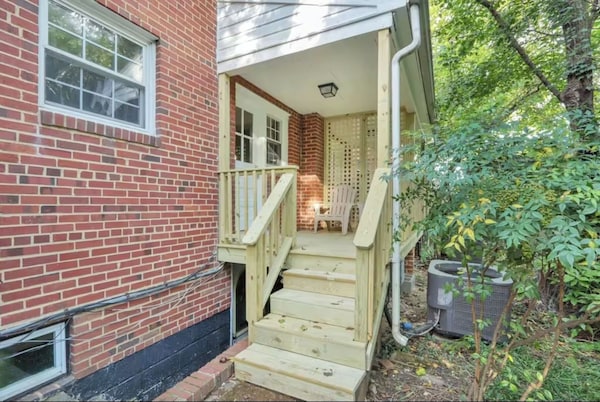 Great Place To Stay In Alexandria, Close To Metro And Free Parking - Oxon Hill, MD