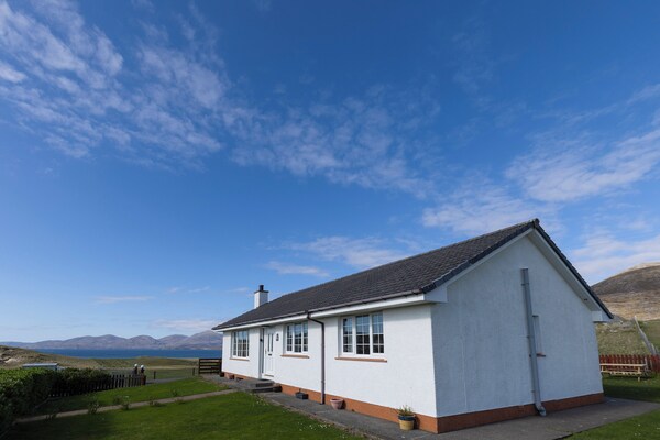 Beach Holiday Home 5 Minutes' Walk To Luskentyre Beach - Harris