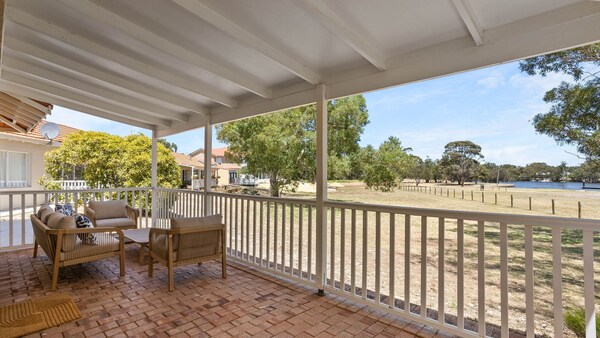 Riverside Bliss: Luxe Retreat In South Yunderup - Pinjarra