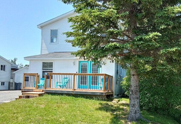 Spacious Beachside Chalet Is Just Minutes Walk To Parlee Beach - Shediac