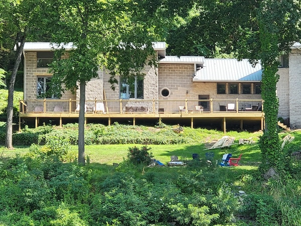 Charming 4-bedroom House With Wifi And Ac Directly On The Ohio River With Dock. - Bentonville, OH