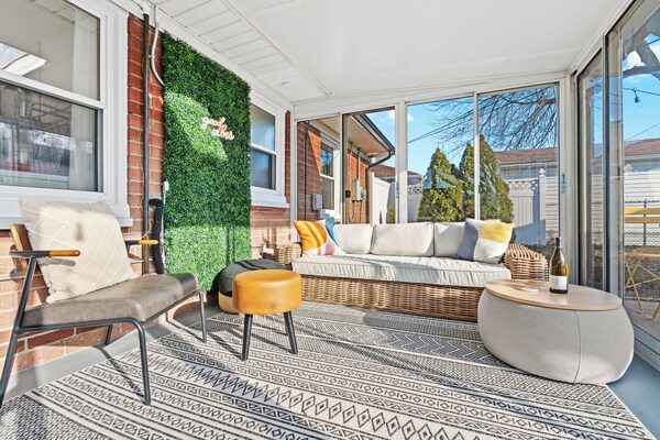 New! King Bed. 3tvs, Fireplace W Enclosed Patio, Fenced In Backyard, Bbq - Royal Oak, MI